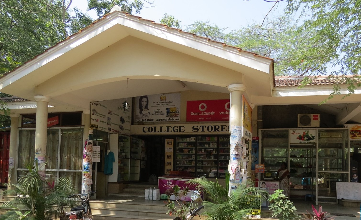 CMC | Store in College campus